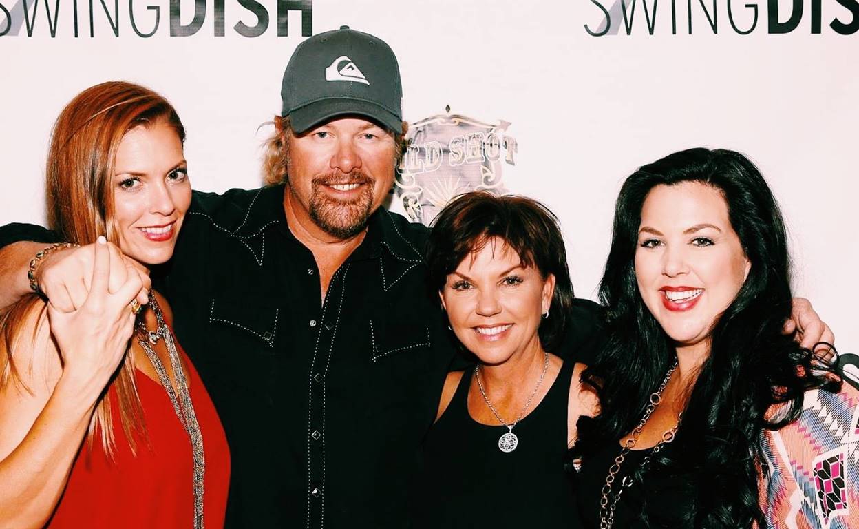 Meet Toby Keiths Wife Tricia Covel Country Fancast